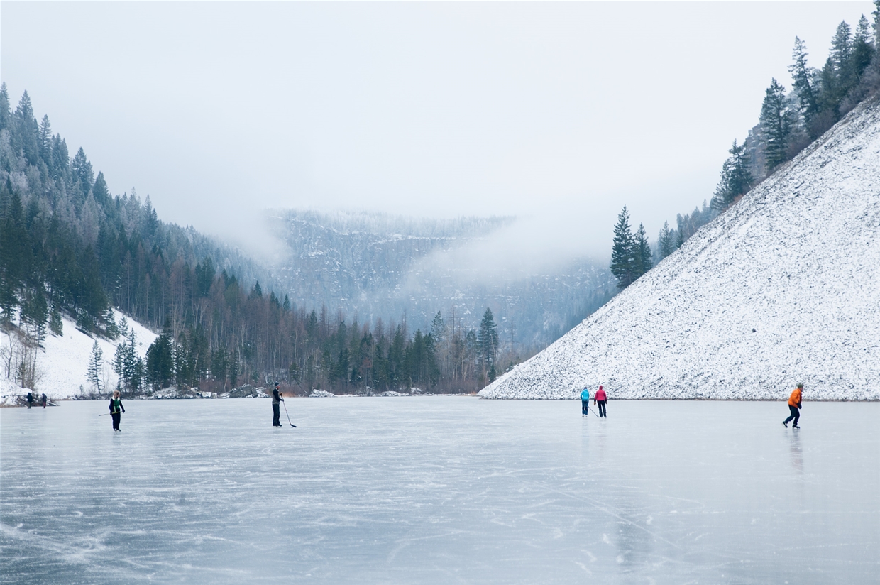 A Window to Ice Skate